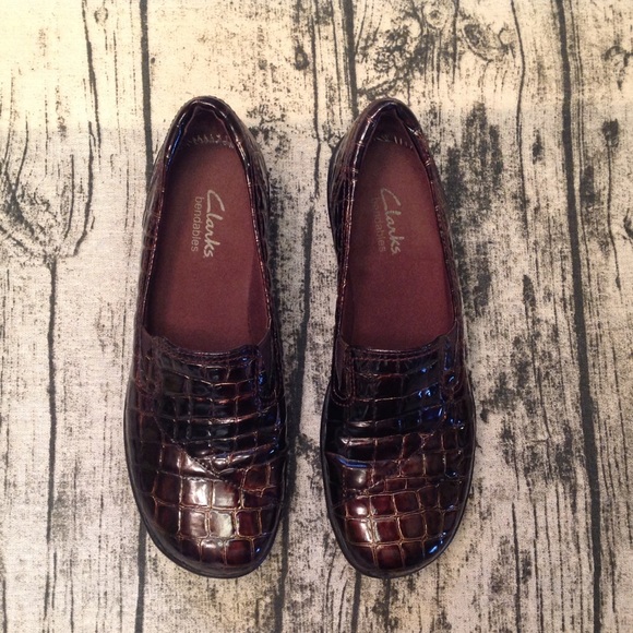 Clarks | Shoes | Croc Embossed Clark Bendables | Poshmark